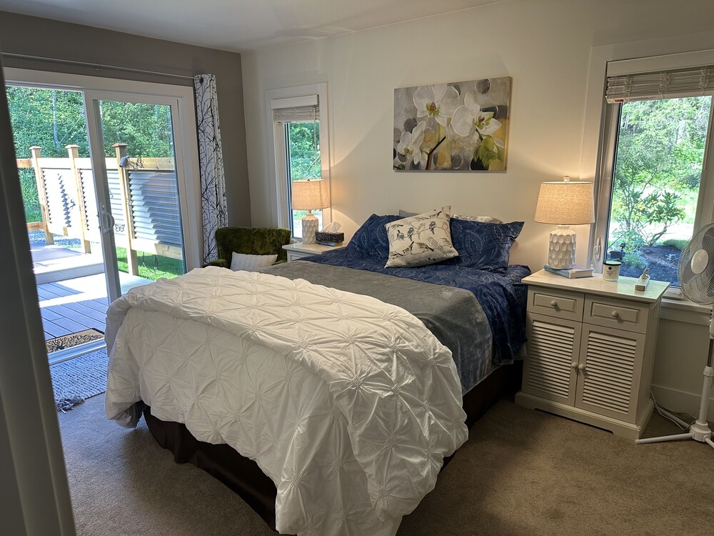 Star gazing double soaker tub 15 mins to beaches, hiking, biking and ...
