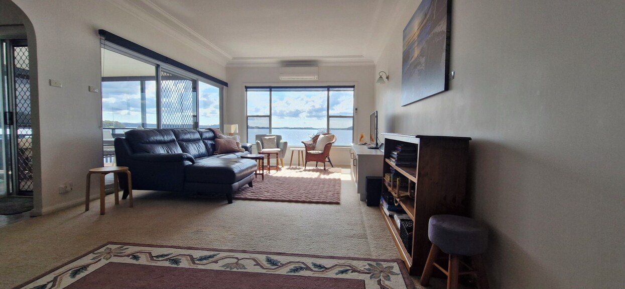 "Sunshine On The Water" Absolute Waterfront & Jetty. Paradise At Your Doorstep. - Lake Macquarie