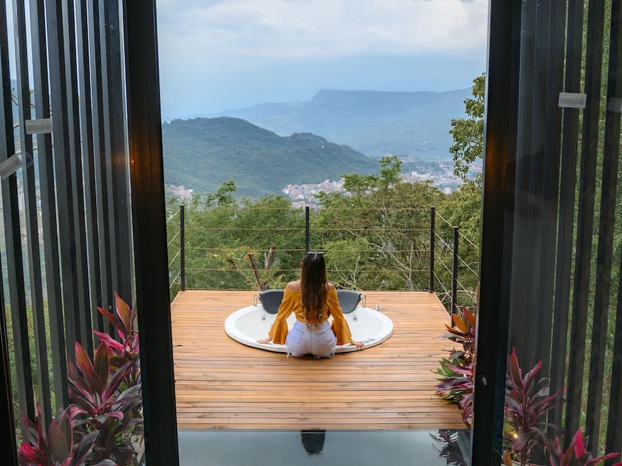 Cabana de Madeira Premium, 1 cama king-size, banheira de hidromassagem grande, Vista para a cidade | Roupa de alta qualidade, edredões de penas