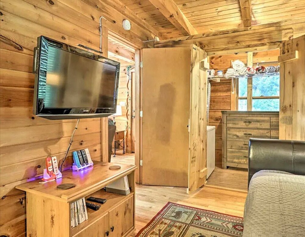 Fun & Relaxation: Views, Private Hot Tub, Resort Amenities, & More! - Pigeon Forge, TN