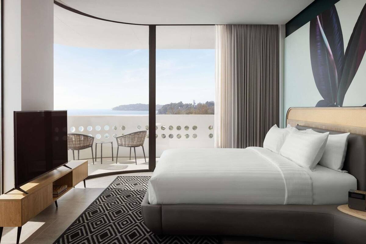 Suíte executiva, várias camas, vista para o oceano | Roupas de cama premium, escrivaninha, espaço de trabalho para notebook
