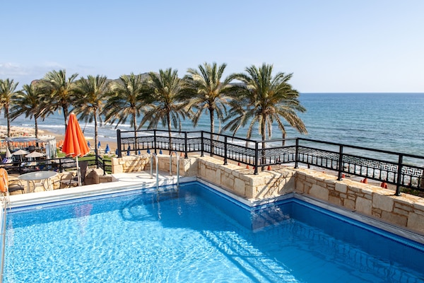 2 piscinas exteriores