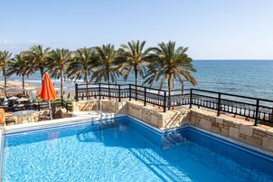 2 piscinas exteriores 