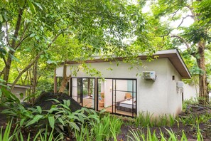 Quarto casal exclusivo, banheiro privativo, vista para o jardim | Wi-Fi de cortesia