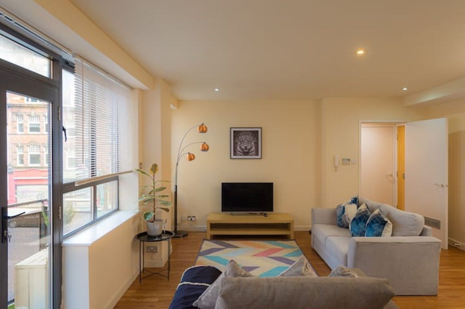 Spacious 2 Bed Apt - Fast Wi-fi - Free Parking - Nottingham