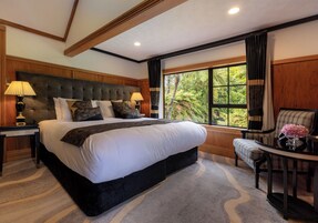 Quarto (Lodge King) | Roupas de cama premium, frigobar (abastecido com itens grátis)