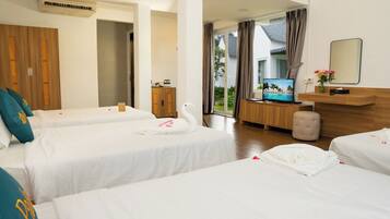 Quarto Duplo Deluxe, 2 camas queen-size, vista para o jardim | 1 quarto, minibar, secretária, Wi-fi grátis