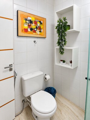 Apartamento Familiar | Casa de banho | Um polibã, um chuveiro fixo 