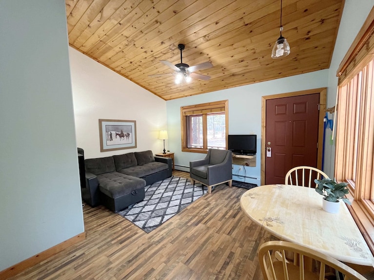 Cabin Suite Bed & Breakfast - Woodland Park, CO