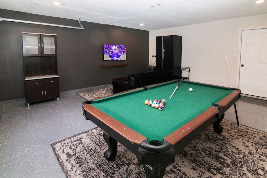 Acoustic Oasis- Ruoff Music & Pool Table Sleeps 10 - Noblesville, IN