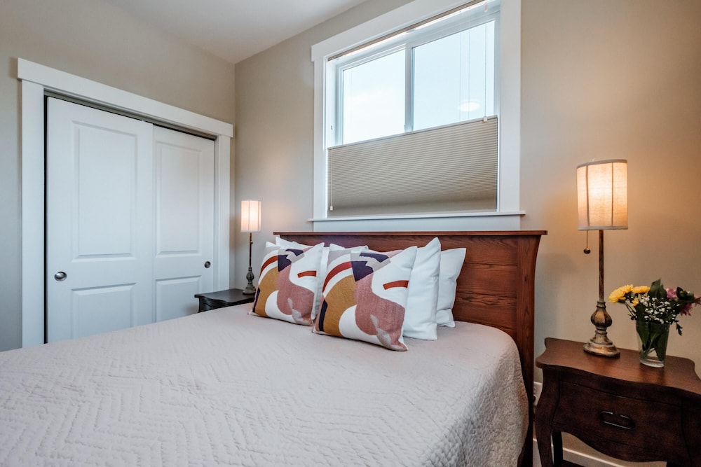 Corvallis Modern Oasis - New Construction 4 Bedroom Vacation Rental - Corvallis, OR