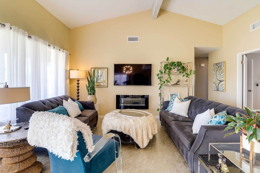 2 Mi To Indian Wells: Palm Desert Home W/ Fire Pit - Palm Desert, CA