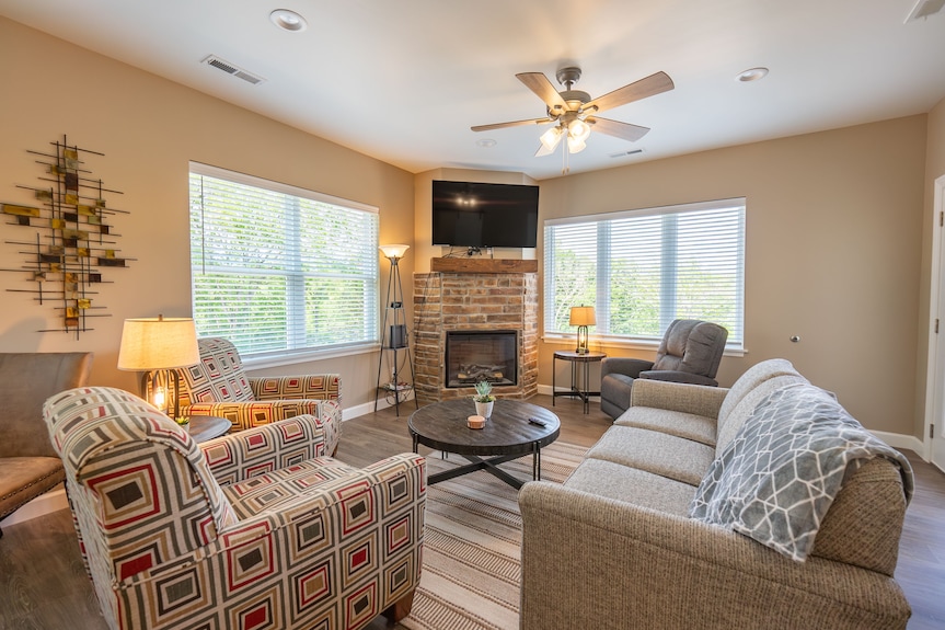 Walk-in ~ Resort Amenities ~ Arcade Table! ~ Free Tickets! (Fh201) - ブランソン, MO