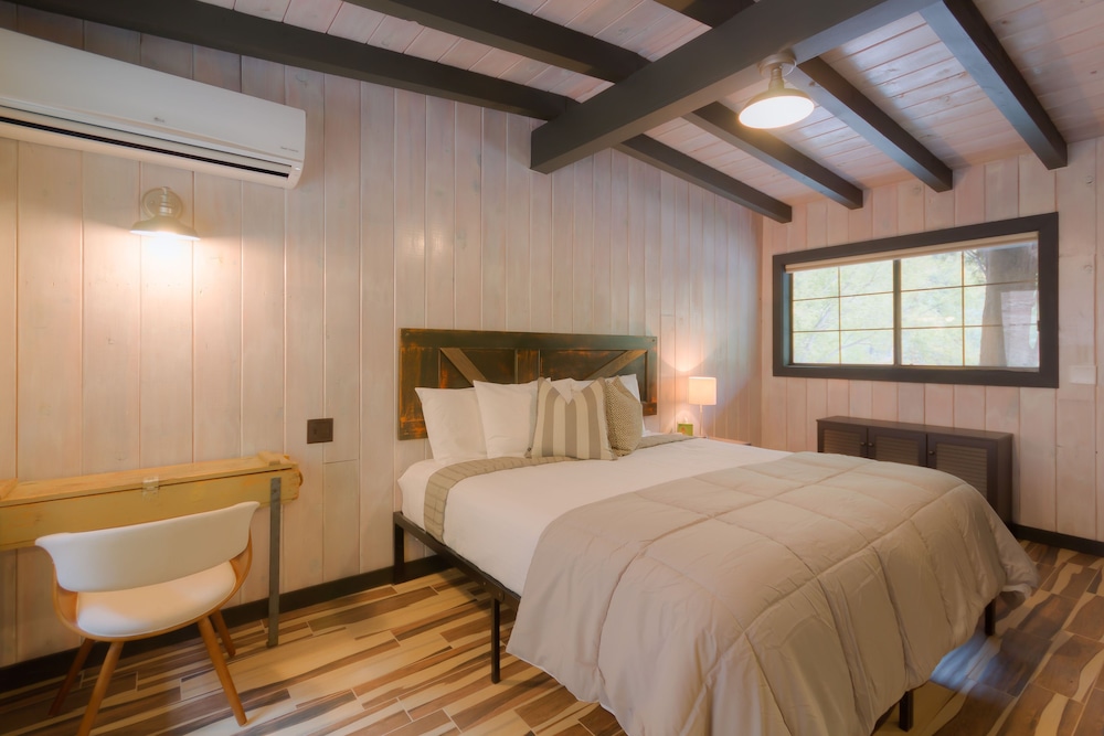 Destination Oak Creek 8 1 Bedroom Apts By Redawning - Sedona, AZ