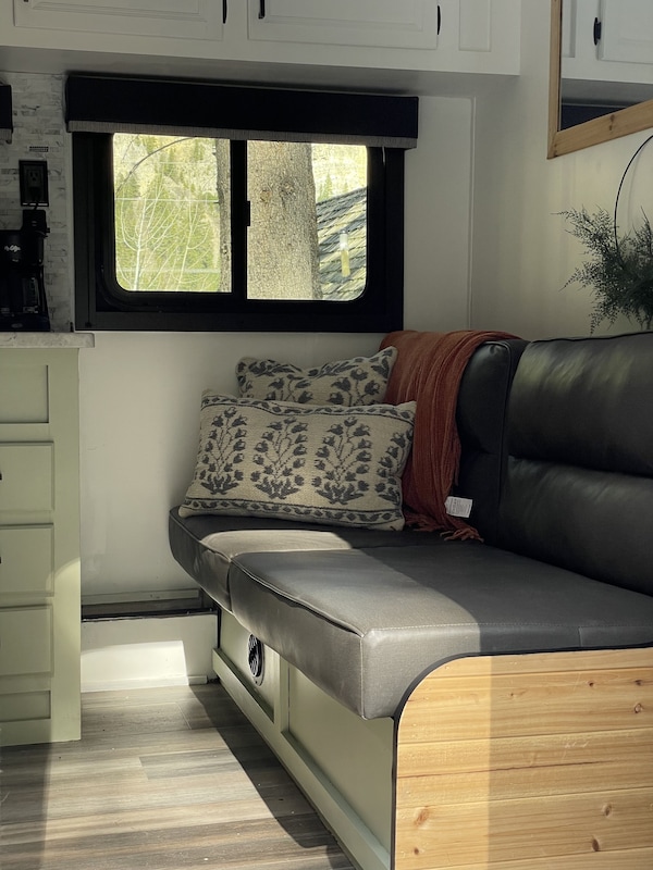 Storm Castle Glamping - Pet Friendly - Montana