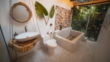 Quarto exclusivo | Banheiro | Sabonete, papel higiênico