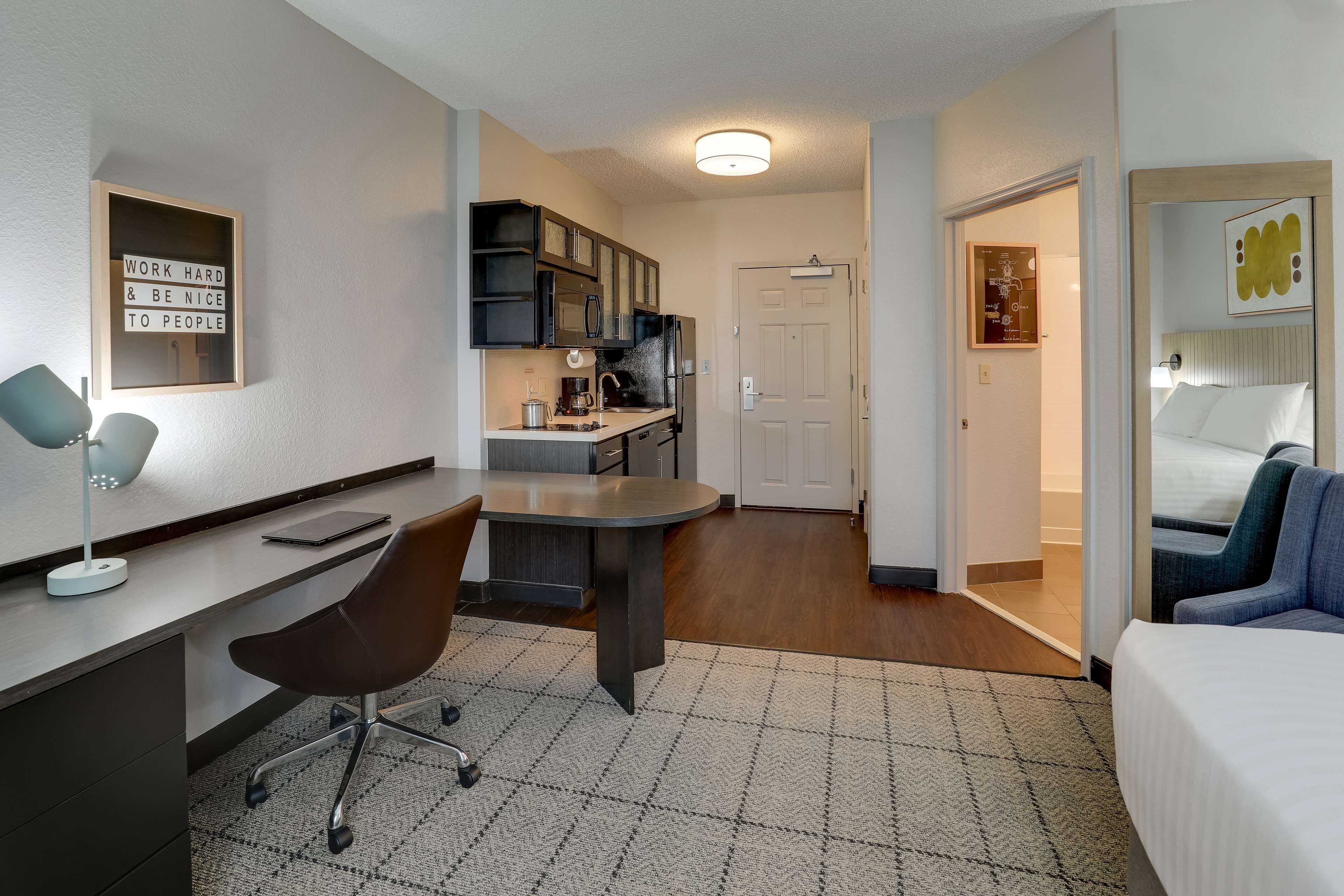 Discover The Serene Doral Retreat For Unforgettable Getaways! Kitchen, Pool! - Doral