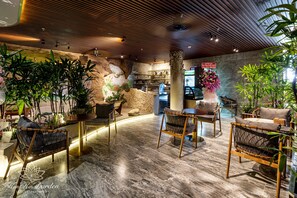 Bar à beira da piscina