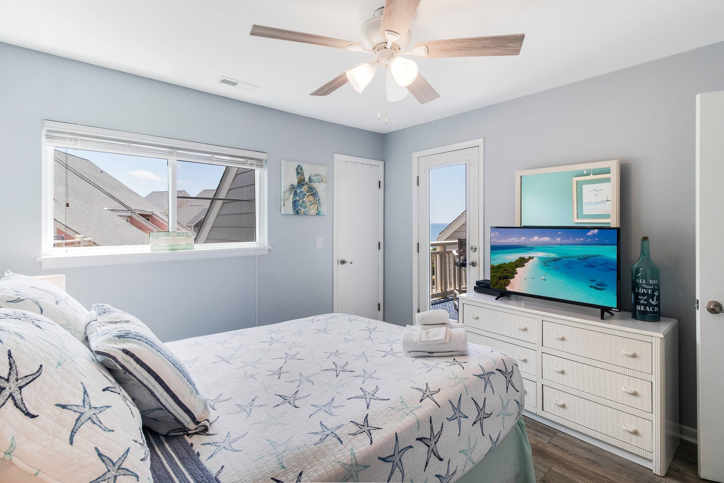 Amazing Beach, Ocean Views From 3rd Fl Condo Deck, Large Communal Pool - Oak Island, NC