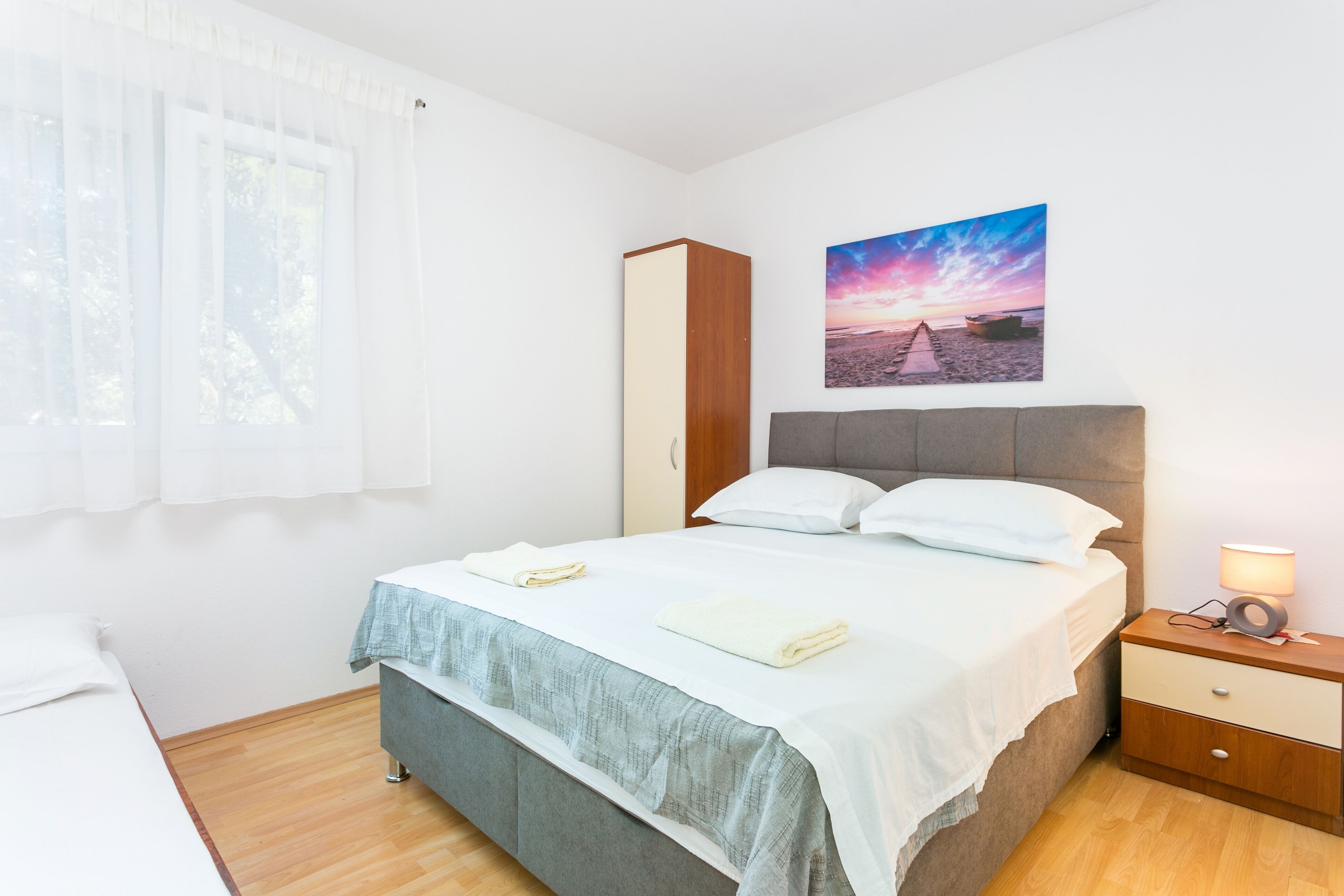 Apartamento De Una Habitación Con Terraza Y Vista Al Mar Bahía Smrčeva, Brac (A-20193-a) - Milna