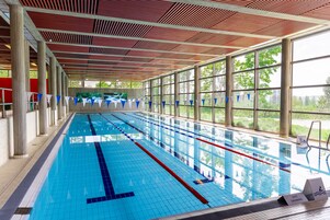 2 piscinas interiores 