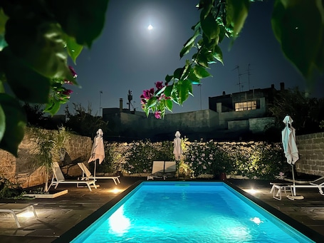 Piscina exterior sazonal . B&B Don Alessandro