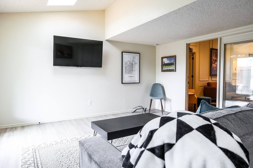 Artsy Retreat 3/2 W/ Bonus Room - Lubbock, TX