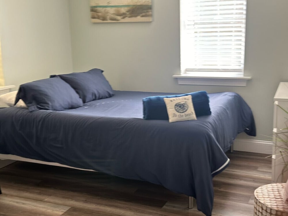 318 E Youngs Ave Unit 8 Salty Shore Retreat: Idyllic Studio By The Sea - Wildwood, NJ