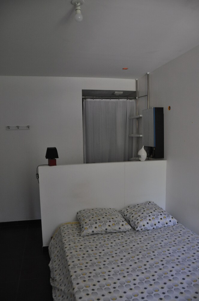 Maison en Pierre Dans Co-propriété Avec Piscine - Chavannes | Vrbo