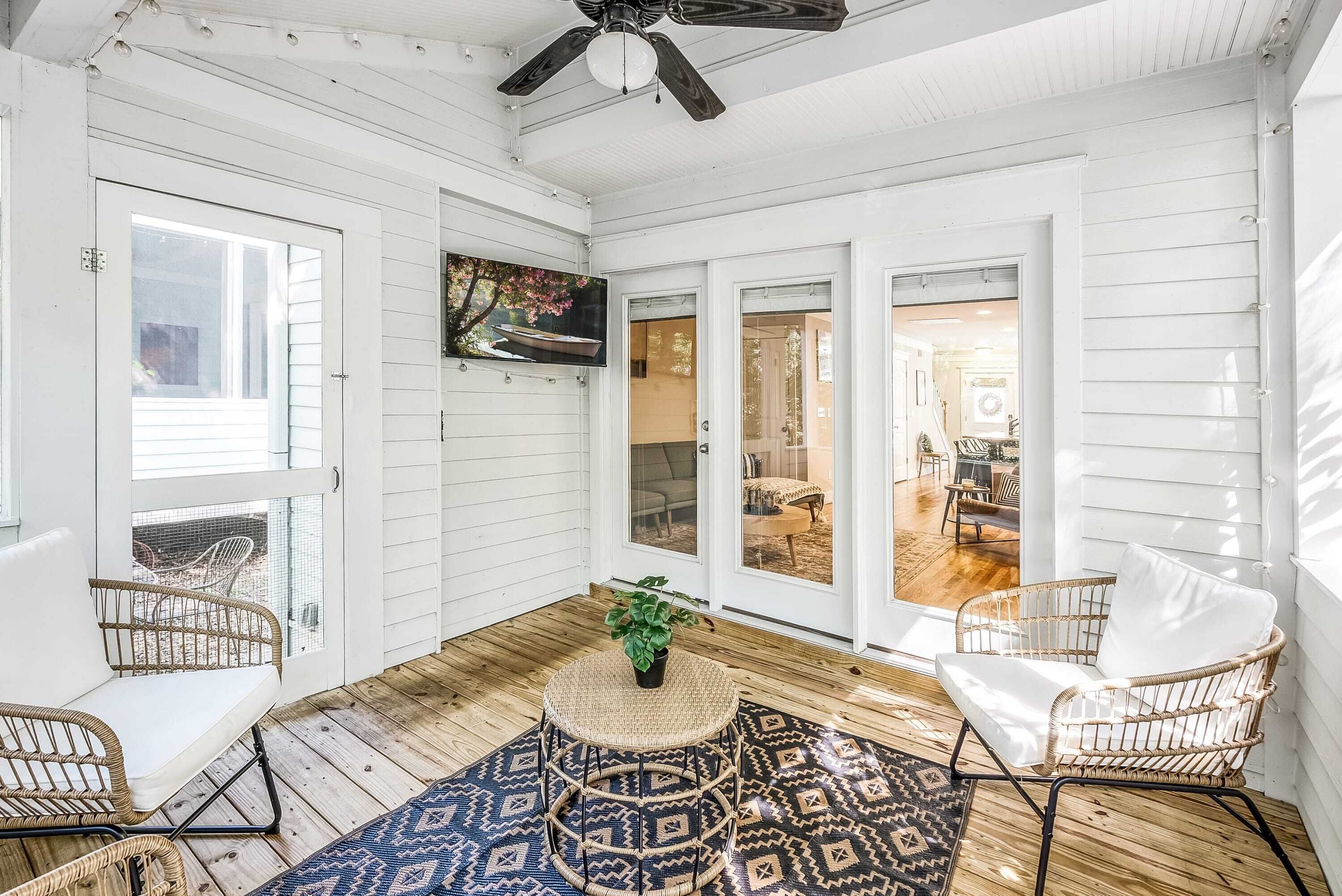 Boho Retreat | Walk Downtown  Porch + Monitor - Davidson, NC