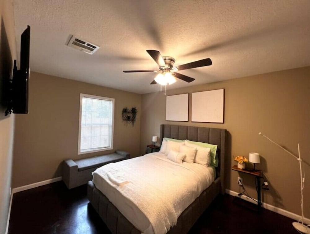 Legion Street Live getaway - Lake Charles | Vrbo