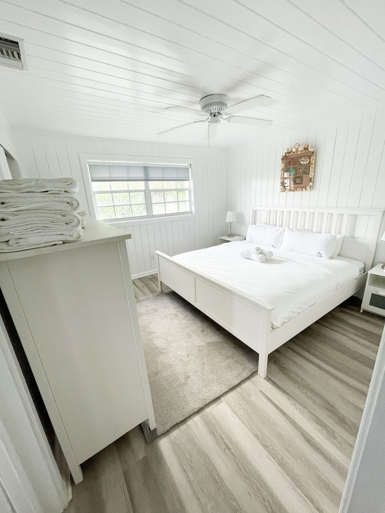 Lovely Villa Steps away from the Beach at Turtle Hill Resort - Elbow ...
