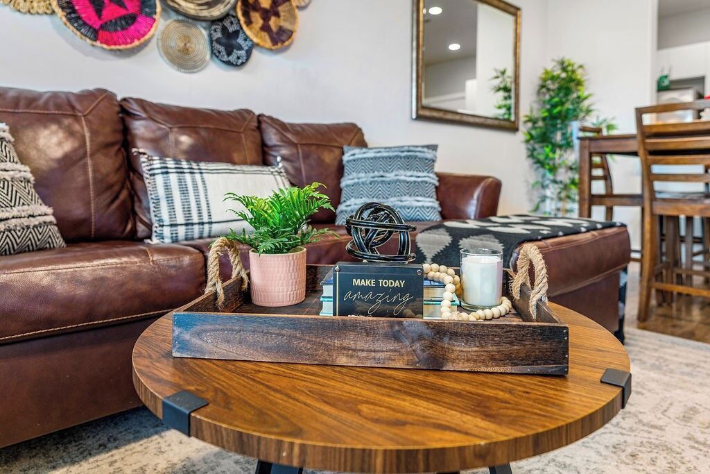 Spacious 2-story, Pet&fam Friendly, Wfh, Gym&pool - Sandy, UT