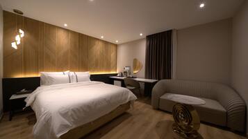 Quarto casal luxo | 1 quarto, camas com colchões de espuma com sistema de memória