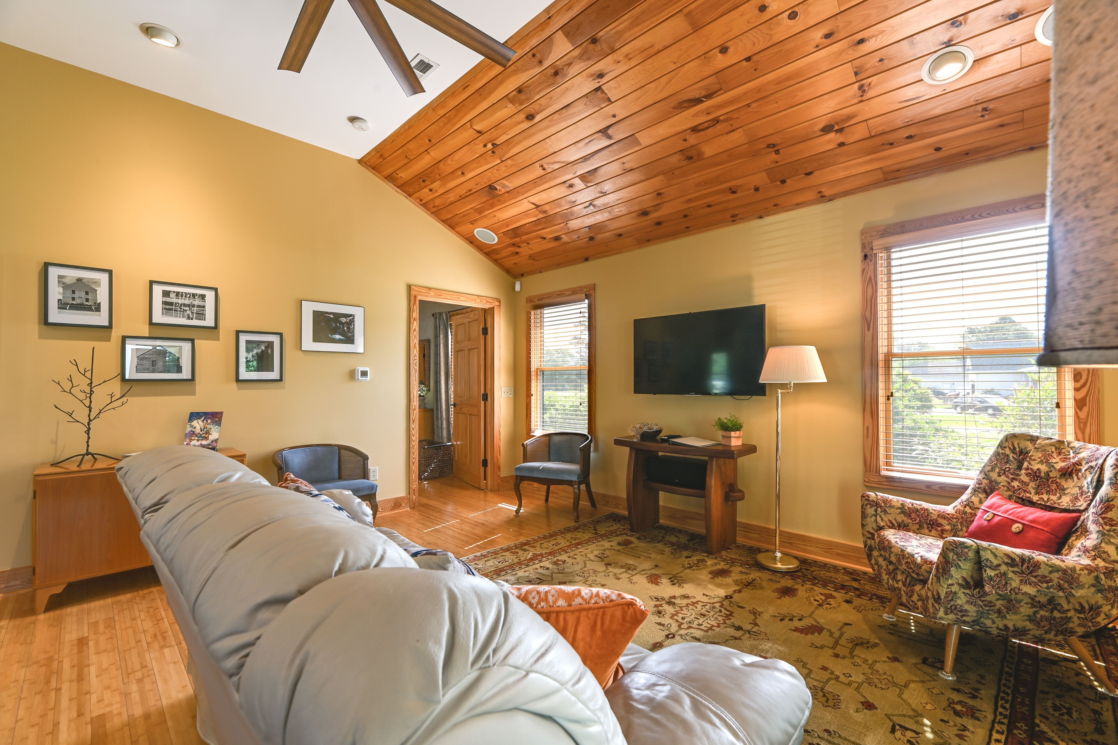 Couples Retreat On Bay Tree Lake - White Lake, NC