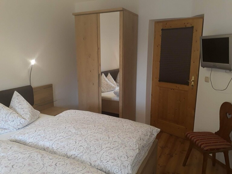 Alm - Vacation Apartment, 45 Sqm, 2 Separate Bedrooms, Balcony - Berchtesgaden