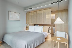 Suite, varanda, vista para o parque (PARK VIEW SUITE + BALCONY) | Roupa hipoalergénica, minibar, cofre no quarto 