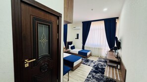 Quarto casal standard, 1 cama de casal, para não fumantes, banheiro privativo | Roupas de cama antialérgicas, frigobar, individualmente decorados