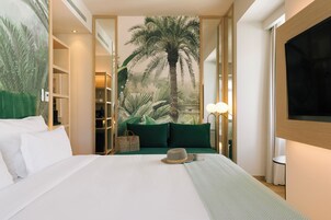 Quarto Premium (Corner) | Minibar, cofre com capacidade para portátil 