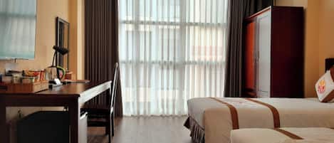 1 quarto, minibar, secretária