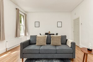 Apartamento | Sala de estar | Televisor de 37 polegadas com canais por cabo, Netflix 