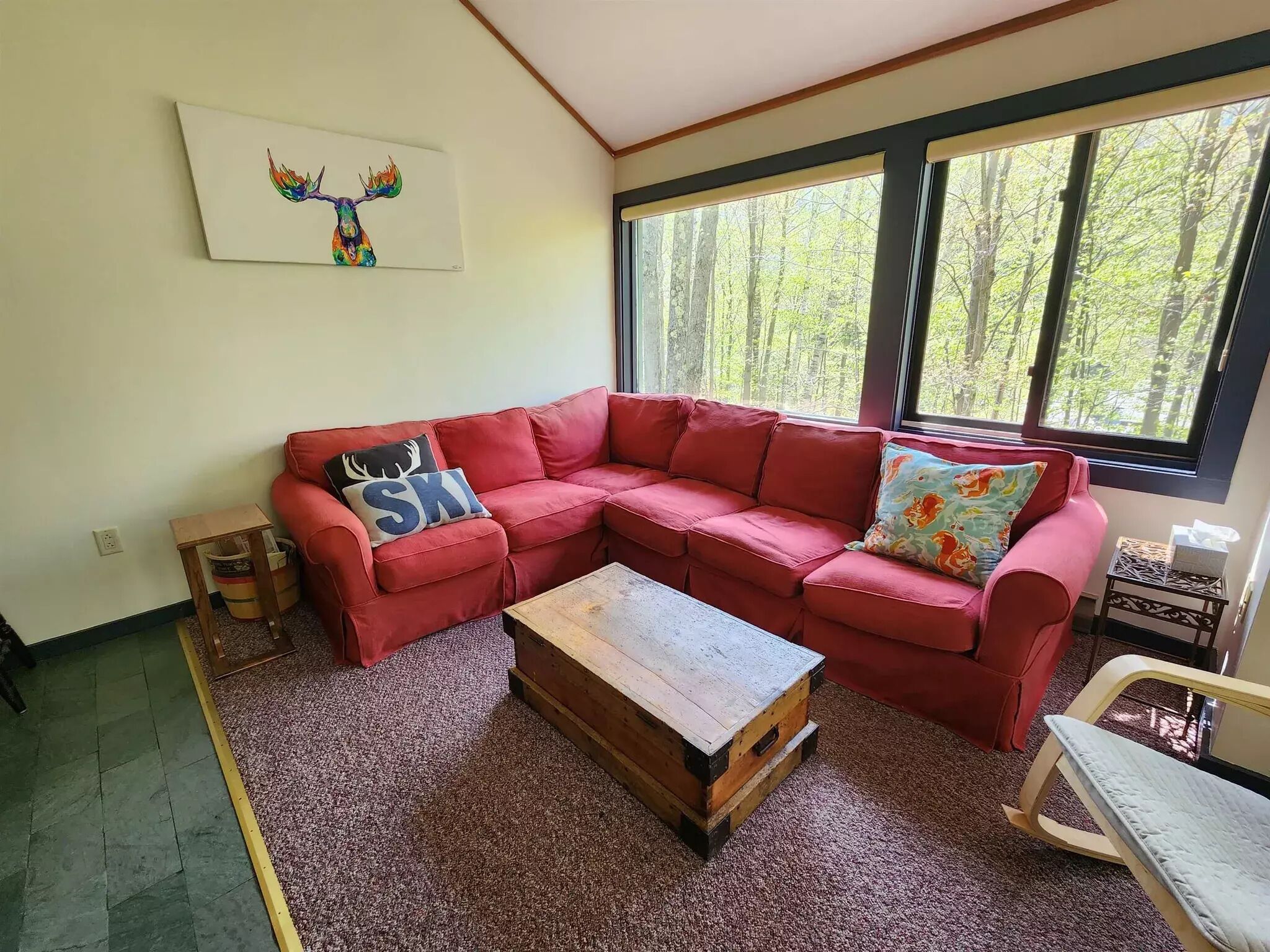 2 Bed/2bath White Mtn Treetop Townhome Across From Loon W Views,\npool & Shuttle - Franconia, NH