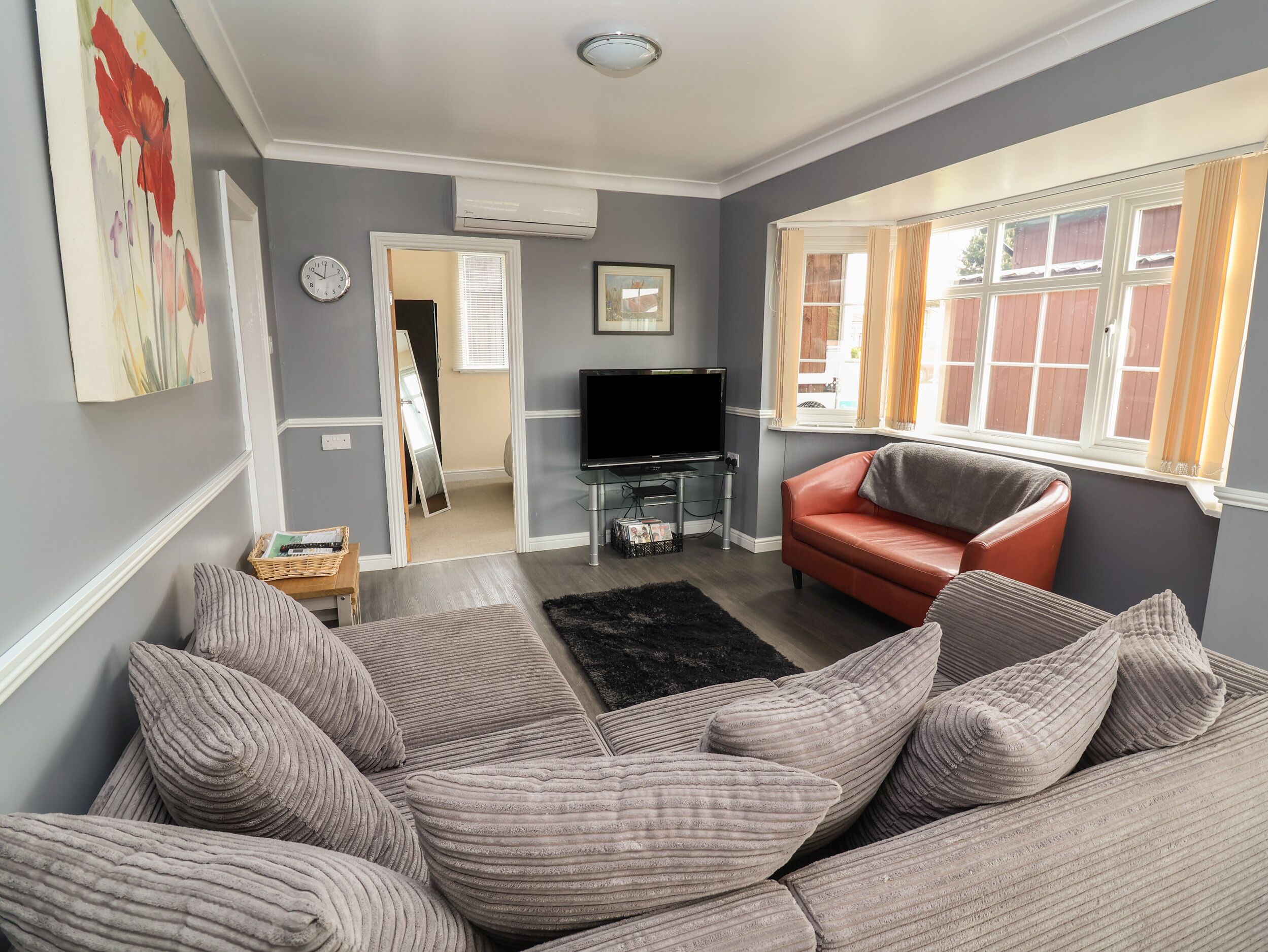 Swiss Cottage, Pet Friendly, Country Holiday Cottage In Bridlington - Bridlington