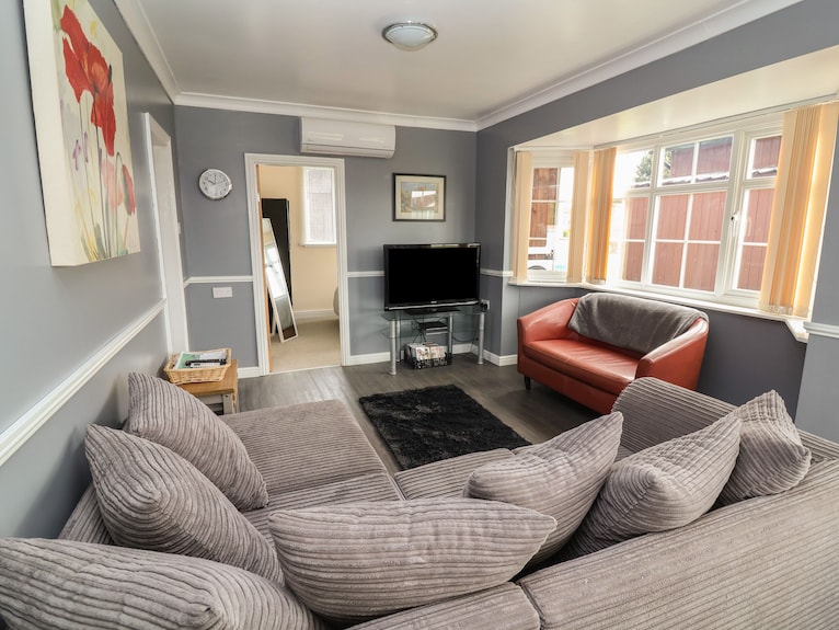 Swiss Cottage, Pet Friendly, Country Holiday Cottage In Bridlington - Bridlington