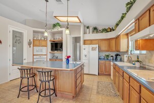 Casa, 3 quartos | Cozinha privada | Geladeira, fogão, cafeteira/chaleira, torradeira