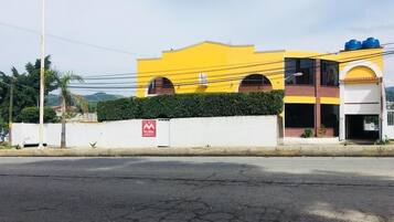 Fachada da propriedade