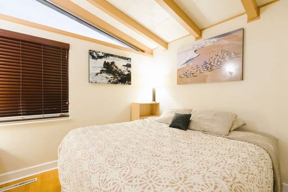Monterey Craftsman Style Home With Vaulted Exposed-beams Ceiling Hardwood Floor - Seaside, CA
