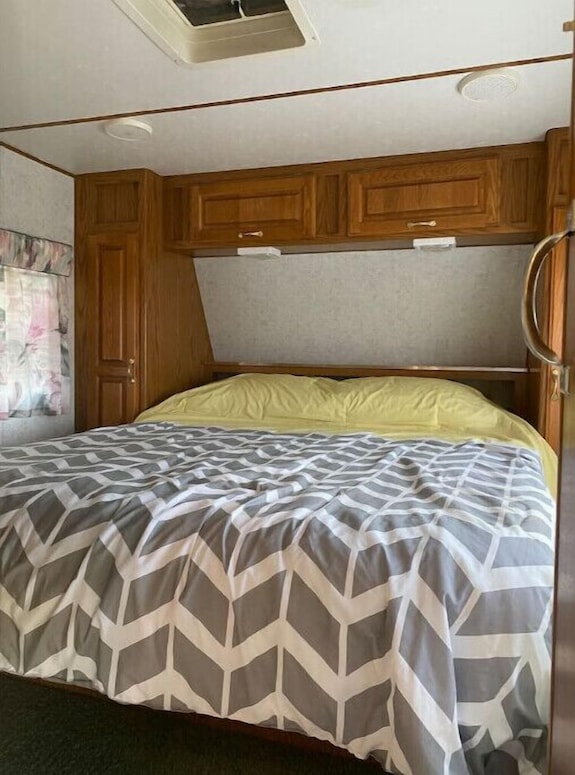 Rv Camper In Glenwood\n - Alberta