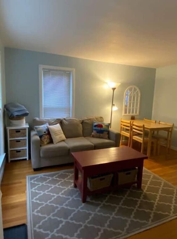 #2 Cozy 1-bdrm Suite Downtown With Parking - 홀랜드