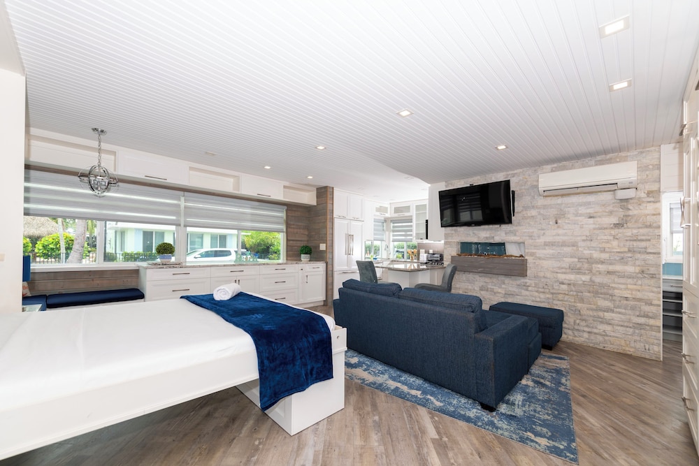 Tropic Isle Boutique Hotel - 선라이즈